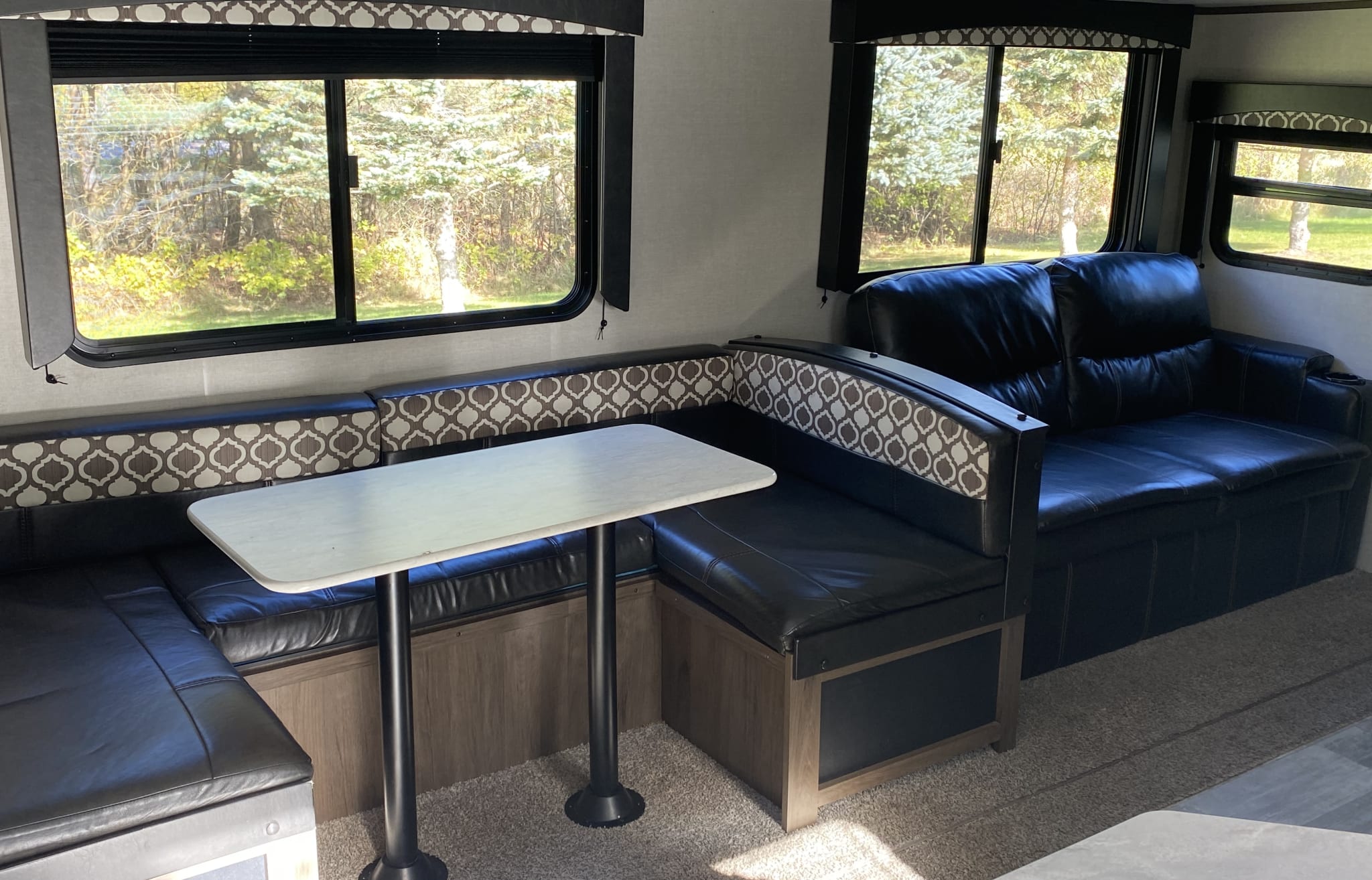 Hoosier RVThe Adventure in GlampingDinette